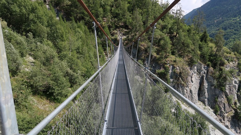 Passerelle de la Grande Combe, en dessous de Suen (St-Martin) dans le ... Passerelle de la Grande Combe, en dessous de Suen (St-Martin) dans le ...